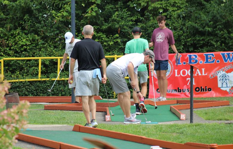 Most miniature golf holes in 24 hours (fourball) | غينيس للأرقام القياسية